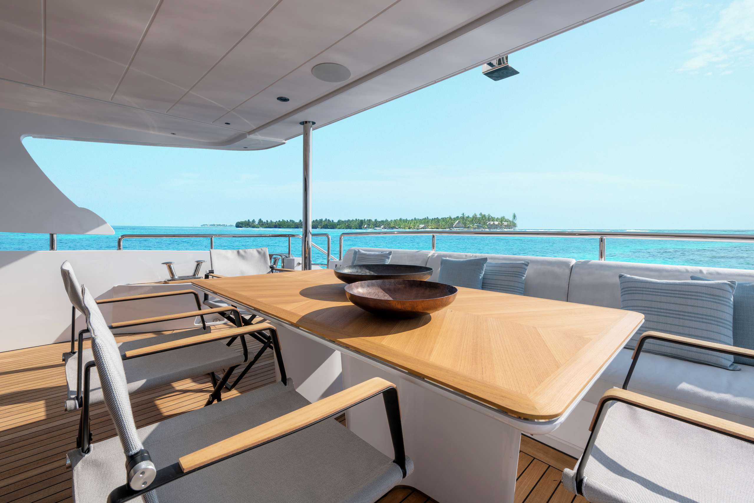 Naz Yacht Charter yacht for charter from 88 000 € per week | YachtHunter