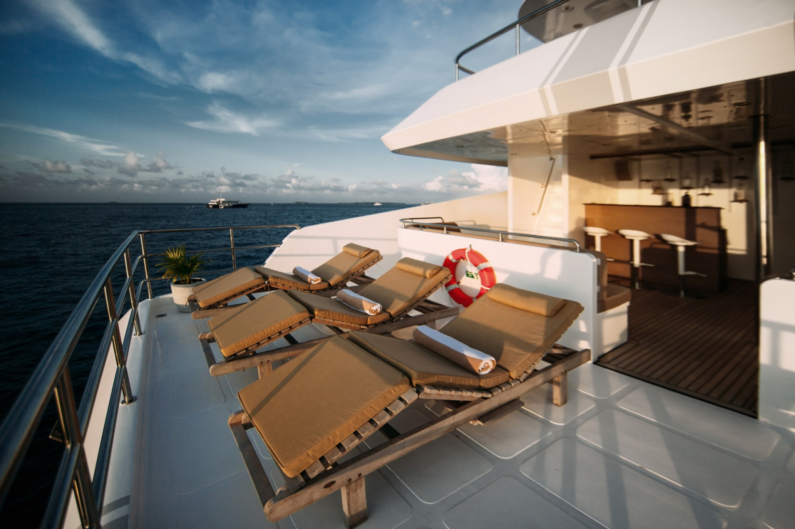 Alice Yacht Charter super yacht for charter from 62 000 $ per week ...