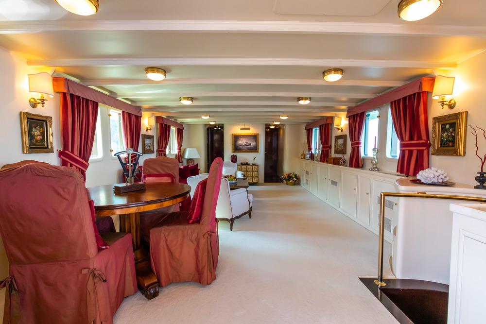 Dp monitor Yacht Charter yacht for charter from 42 000 € per week ...