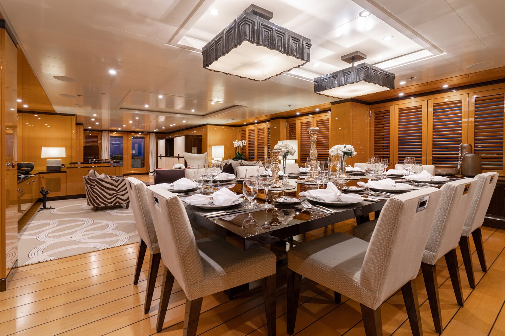 Арендовать яхту Deep blue от 275 000 € в неделю | YachtHunter