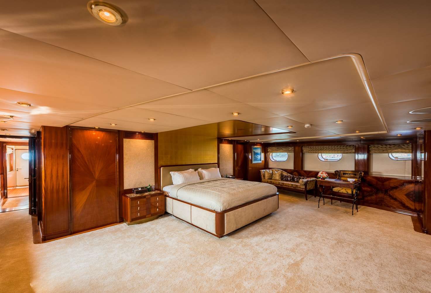 Ashena super yacht for charter from 98 000 € per week | YachtHunter