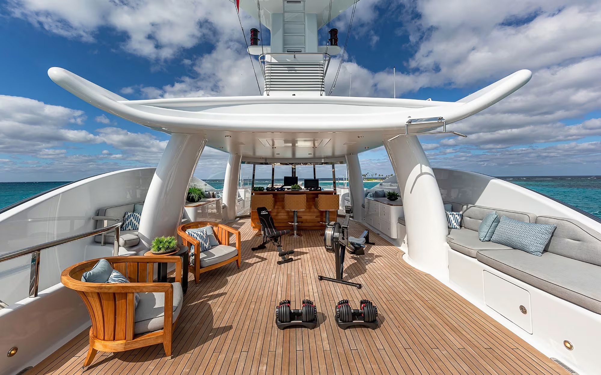 Lind Yacht Charter super yacht for charter from 285 000 € per week ...