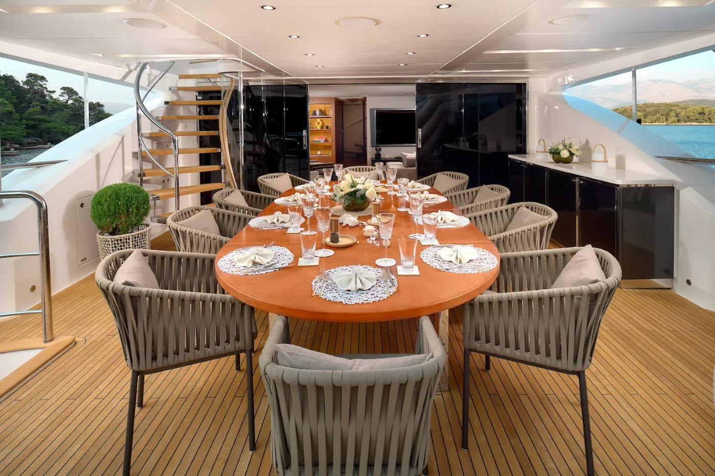 Mirage iv Yacht Charter super yacht for charter from 175 000 € per week ...