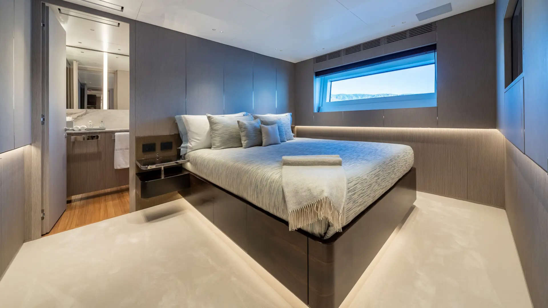 Alpha waves Yacht Charter super yacht for charter from 190 000 $ per ...