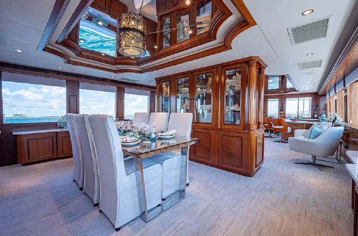 Magnum ride super yacht for charter from 49 000 € per week | YachtHunter