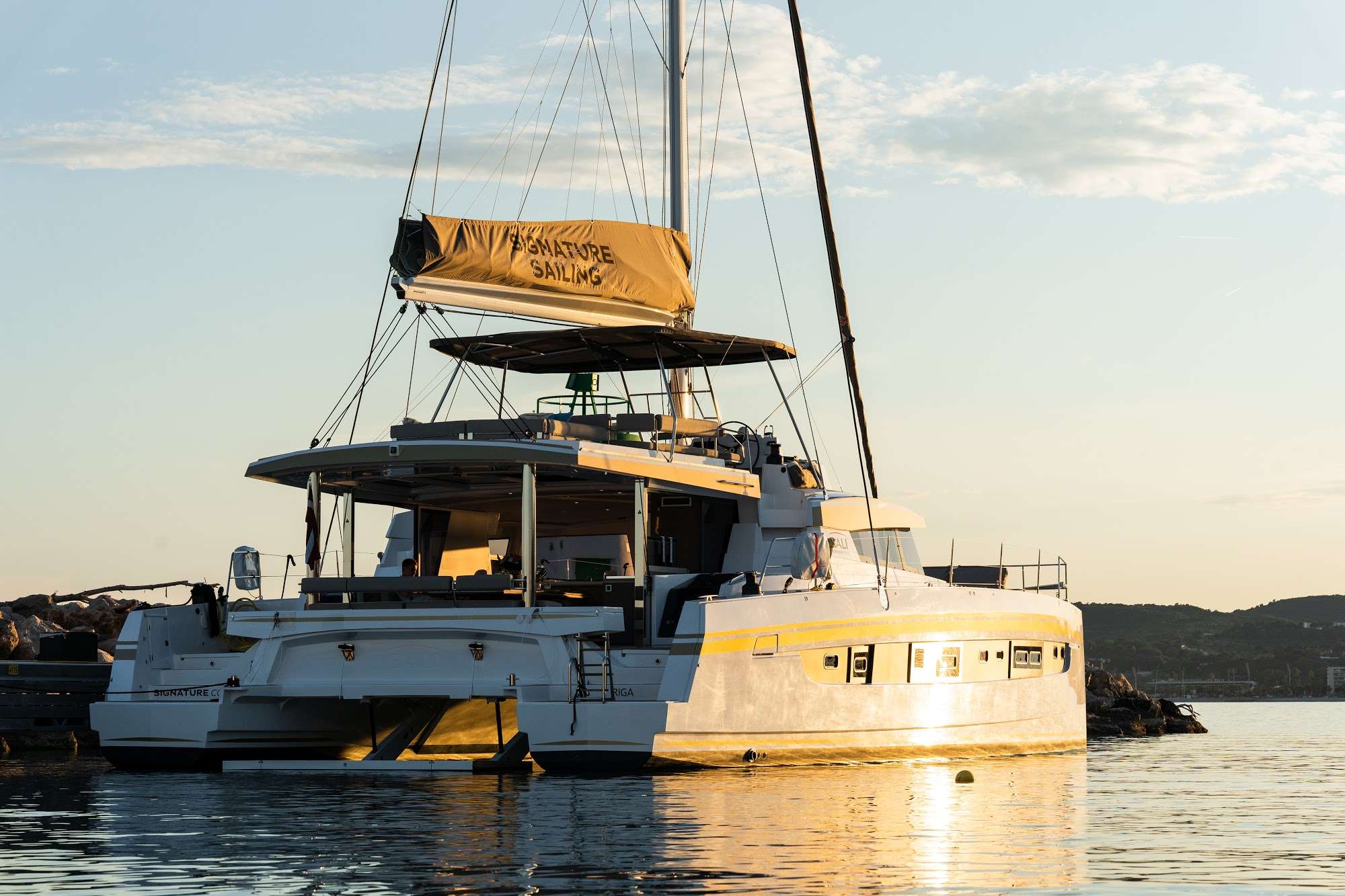 Signature vision Yacht Charter yacht for charter from 19 000 € per week ...