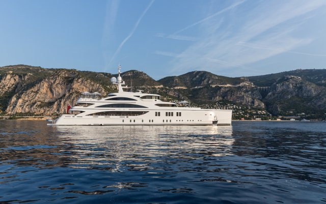 Soundwave Yacht Charter super yacht for charter from 650 000 € per week ...