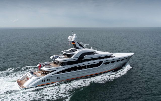 Starlust super yacht for charter from 700 000 € per week | YachtHunter