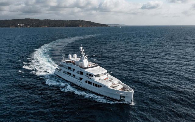 Kadimo's Yacht Charter super yacht for charter from 240 000 € per week ...