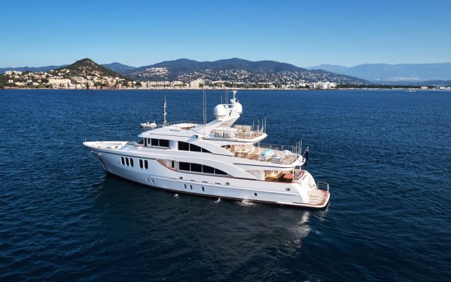 Seashell Yacht Charter super yacht for charter from 140 000 € per week ...